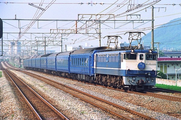 田端所属のEF65PF形が牽引した特急『彗星』 : 線路は続くよどこまでも