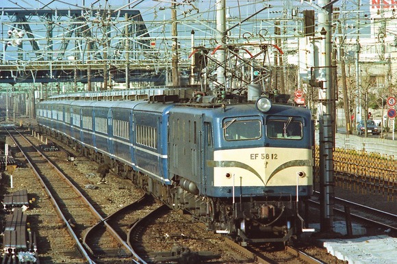 旅客列車牽引の主力であったEF58（2） : 線路は続くよどこまでも