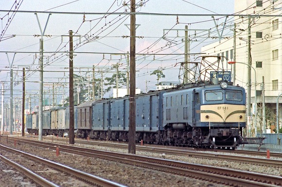 旅客列車牽引の主力であったEF58（2） : 線路は続くよどこまでも