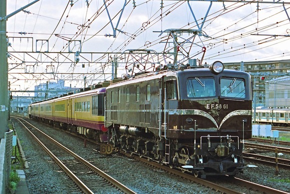 お召専用機関車 EF5861 の回想（8） : 線路は続くよどこまでも