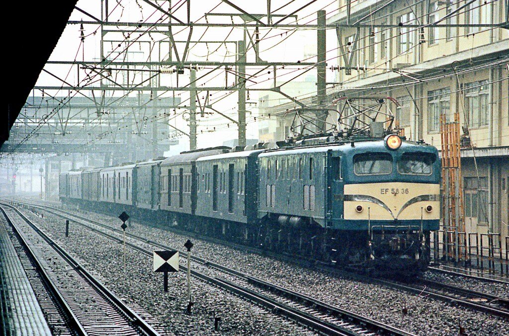 旅客列車牽引の主力であったEF58（4） : 線路は続くよどこまでも