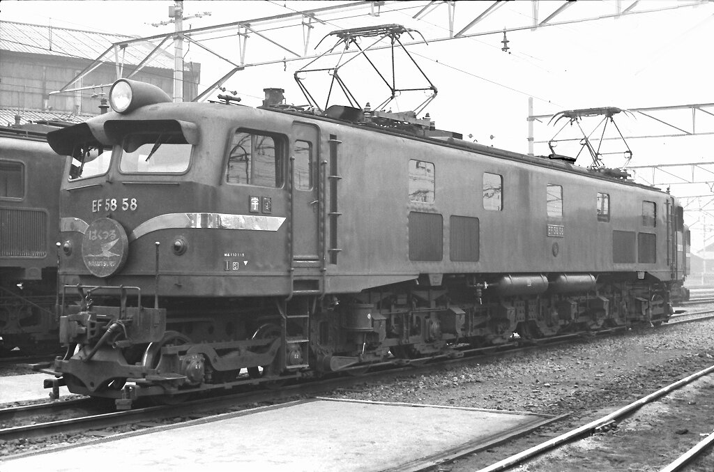 EF58牽引の特急『はくつる』 : 線路は続くよどこまでも