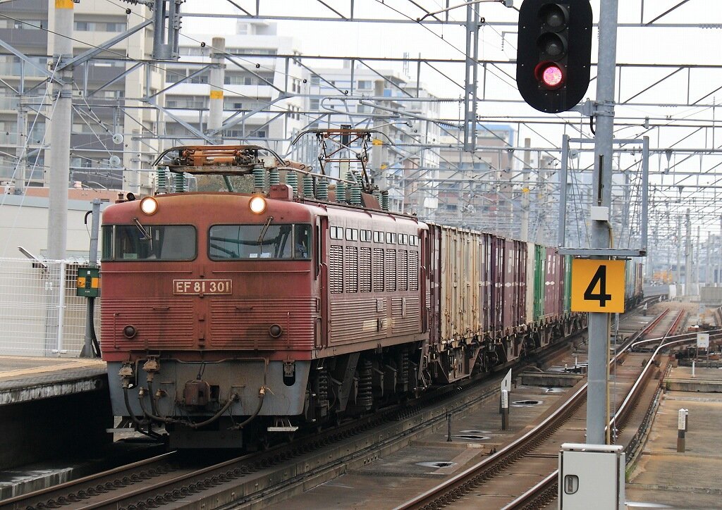 九州のEF81300番台 : 線路は続くよどこまでも