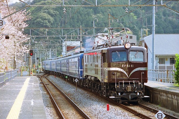 お召専用機関車 EF5861 の回想（8） : 線路は続くよどこまでも