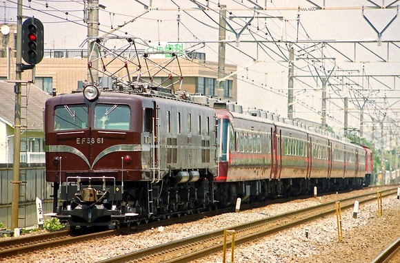 お召専用機関車 EF5861 の回想（8） : 線路は続くよどこまでも