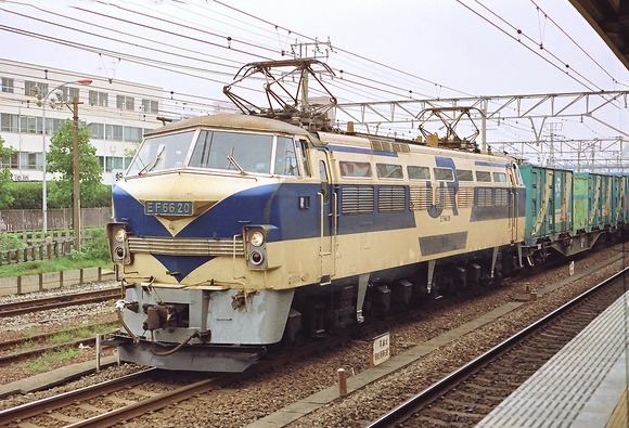 JR貨物の試験塗装機 EF6620 : 線路は続くよどこまでも