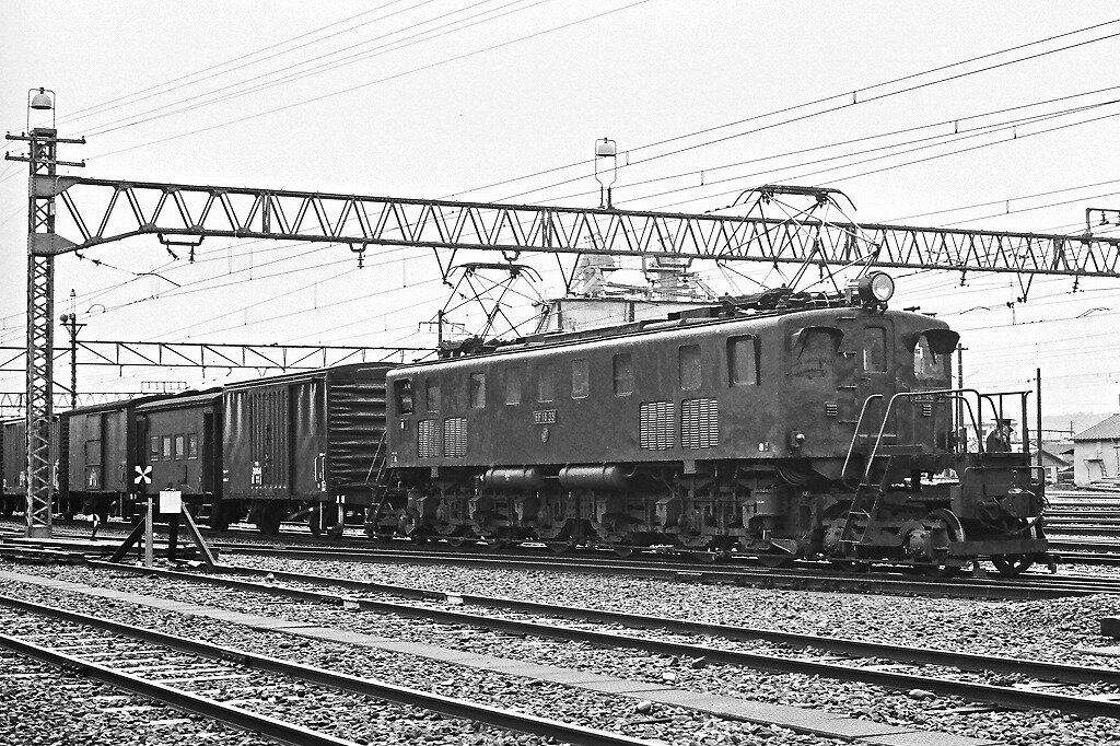 旅客列車牽引の主力であったEF58（4） : 線路は続くよどこまでも