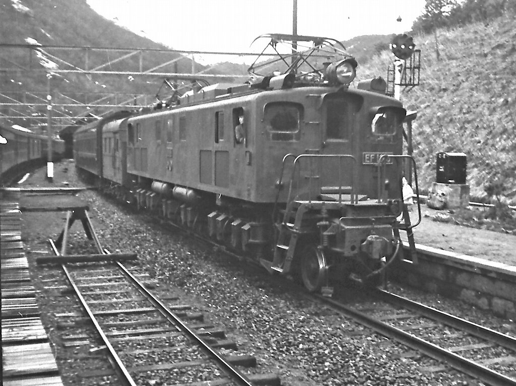 奥羽本線の難所 板谷峠 : 線路は続くよどこまでも