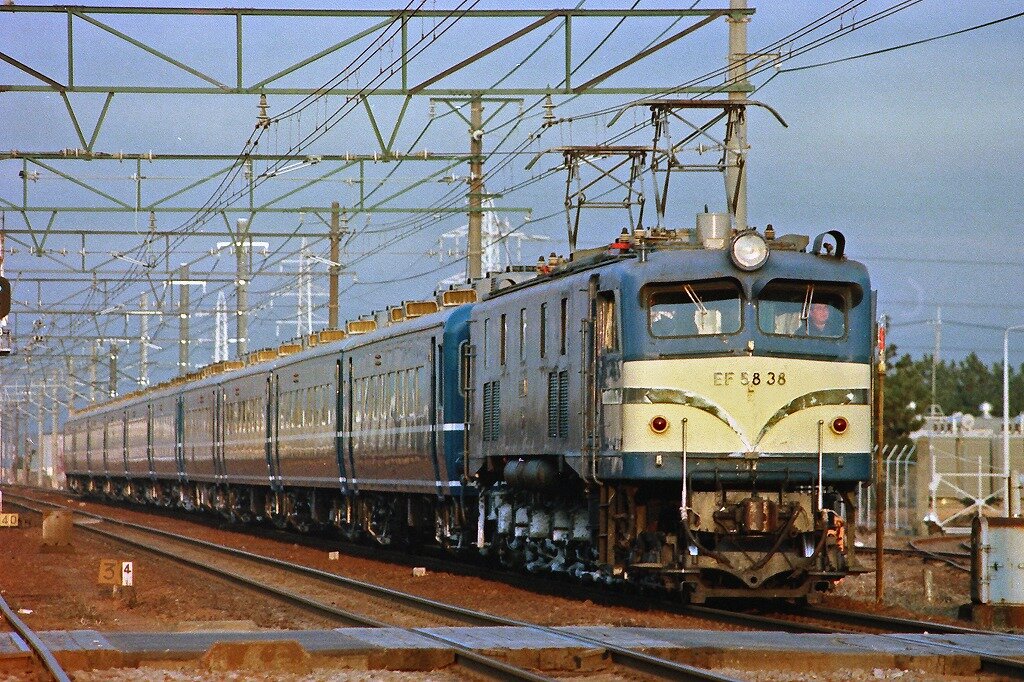 旅客列車牽引の主力であったEF58（5） : 線路は続くよどこまでも