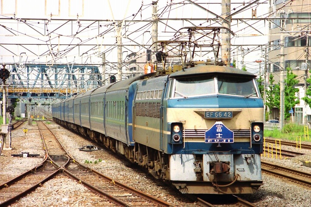 EF66牽引の寝台特急『富士』 : 線路は続くよどこまでも