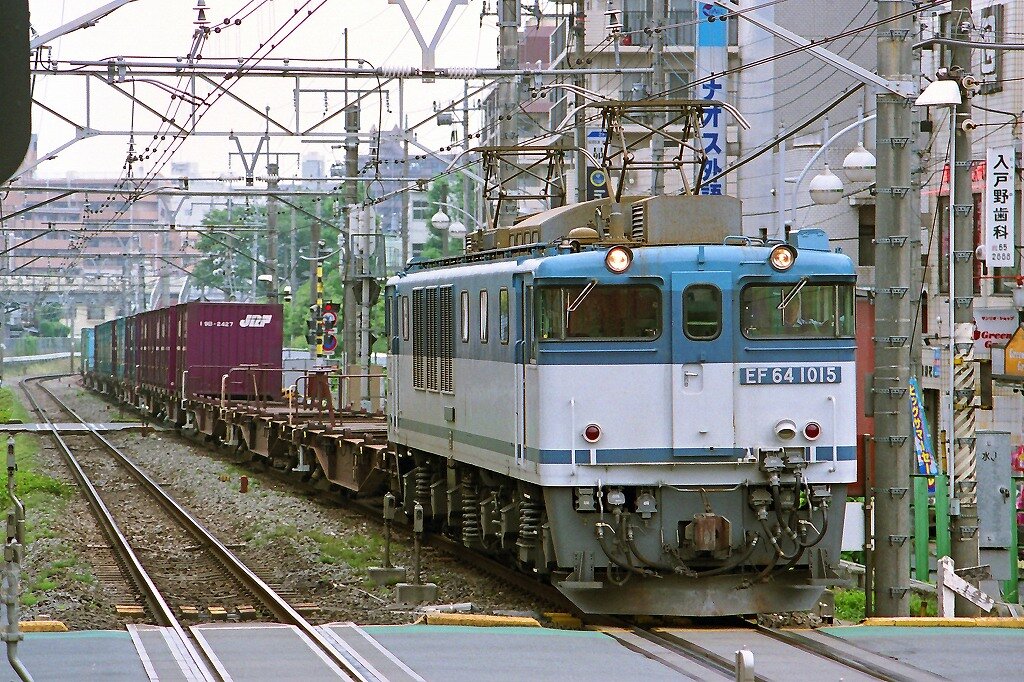 希少な存在となったEF641015 : 線路は続くよどこまでも
