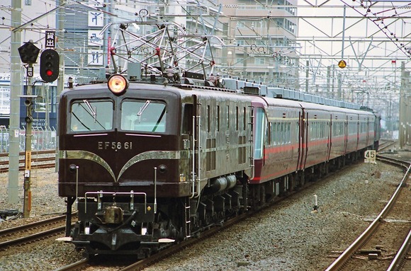 お召専用機関車 EF5861 の回想（8） : 線路は続くよどこまでも