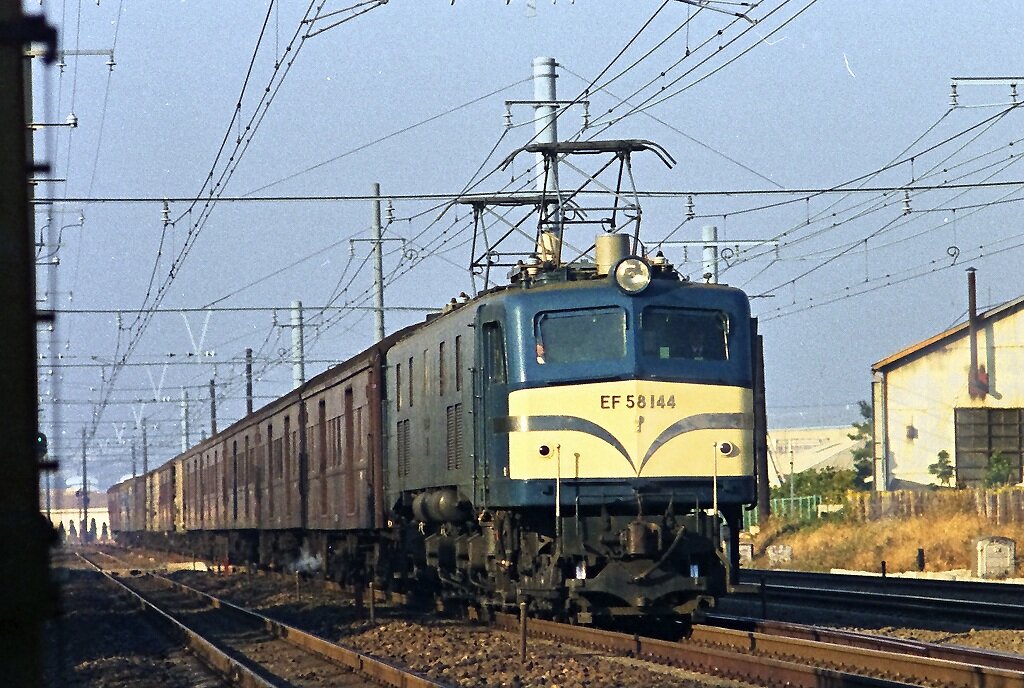 旅客列車牽引の主力であったEF58（1） : 線路は続くよどこまでも