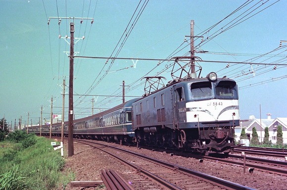 旅客列車牽引の主力であったEF58（1） : 線路は続くよどこまでも