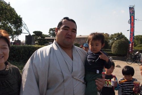 with a Sumo wrestler : sanori blog
