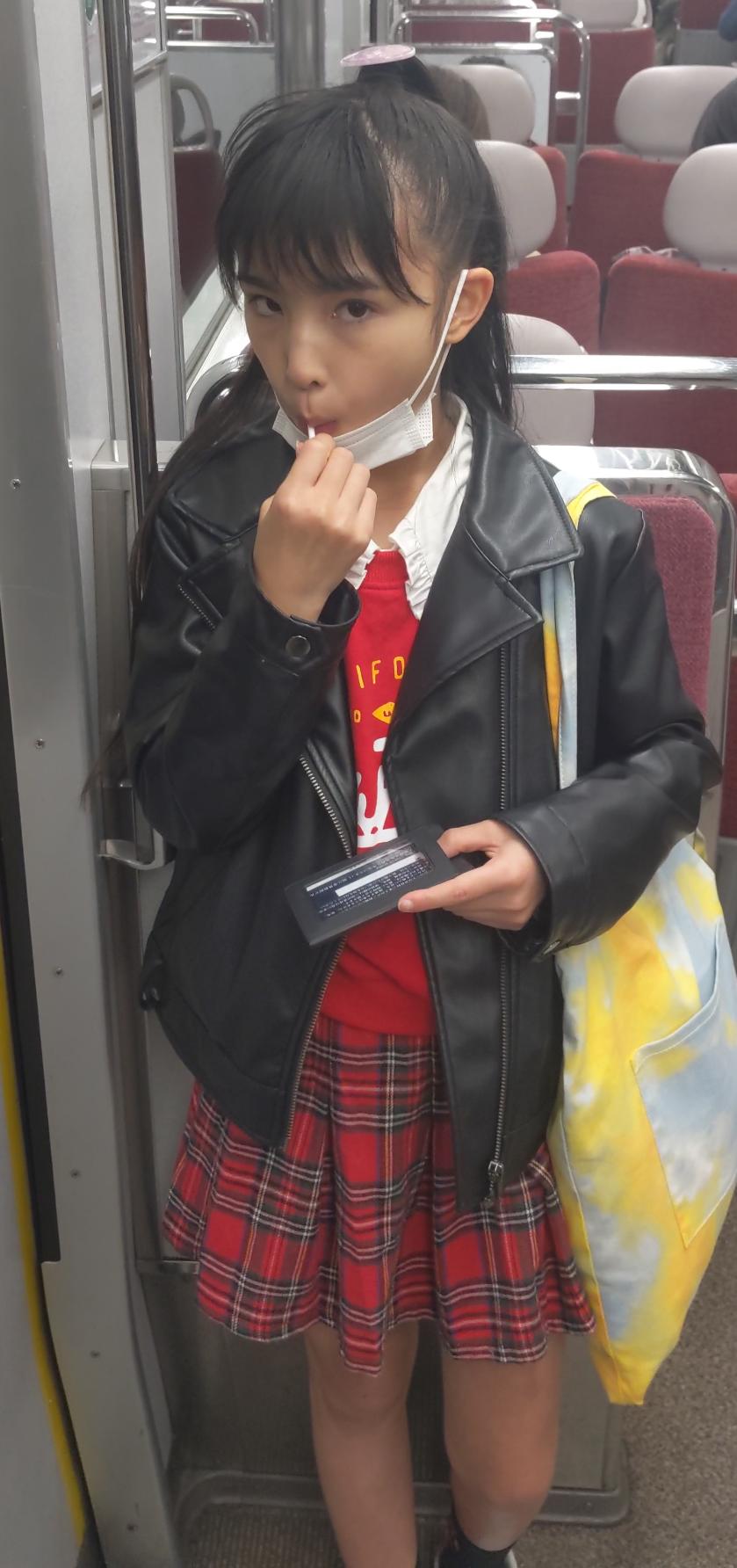 【画像】女子小学生のフェラ顔、えっち過ぎる スパロボニュース