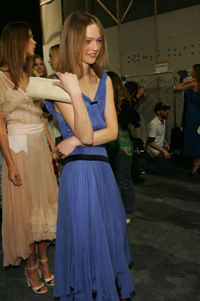 sasha pivovarova magazine : chloe F/W 2005 - backstage