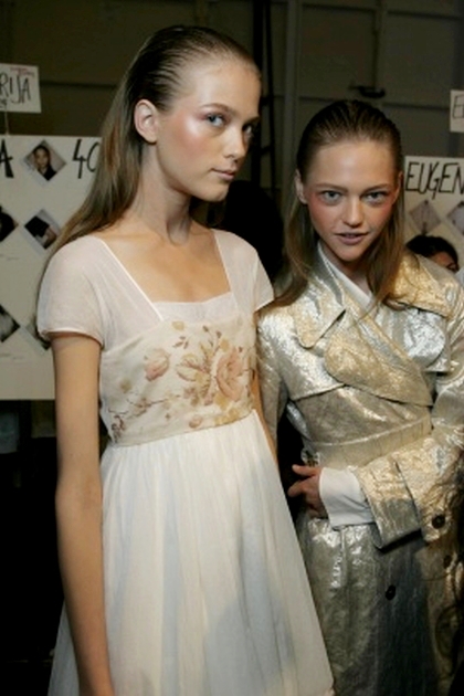 sasha pivovarova magazine : Strenesse S/S 2006 - backstage