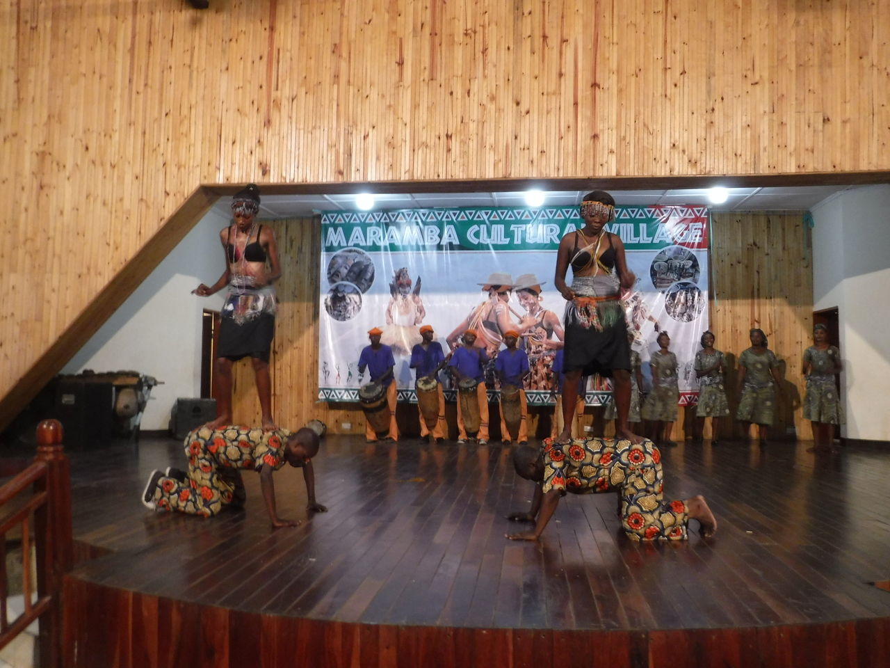 国営ダンスチーム本拠地再開（Maramba Culture Village) : ヴィクトリアの滝、リビングストンから