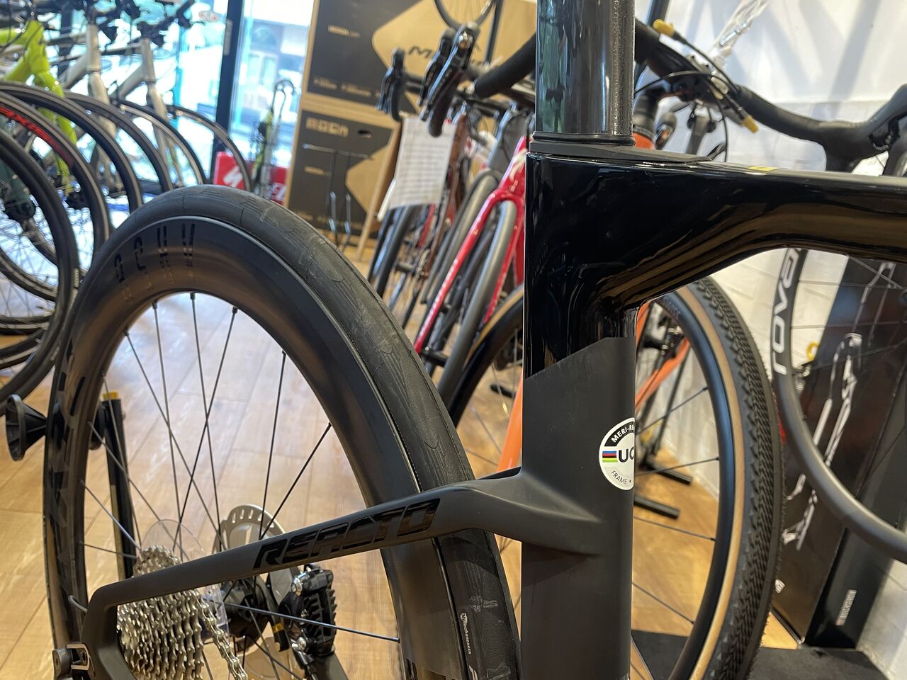 SBC 新着情報 : 最上級フレームCF5採用MERIDA「REACTO 8000-E」が入荷しました