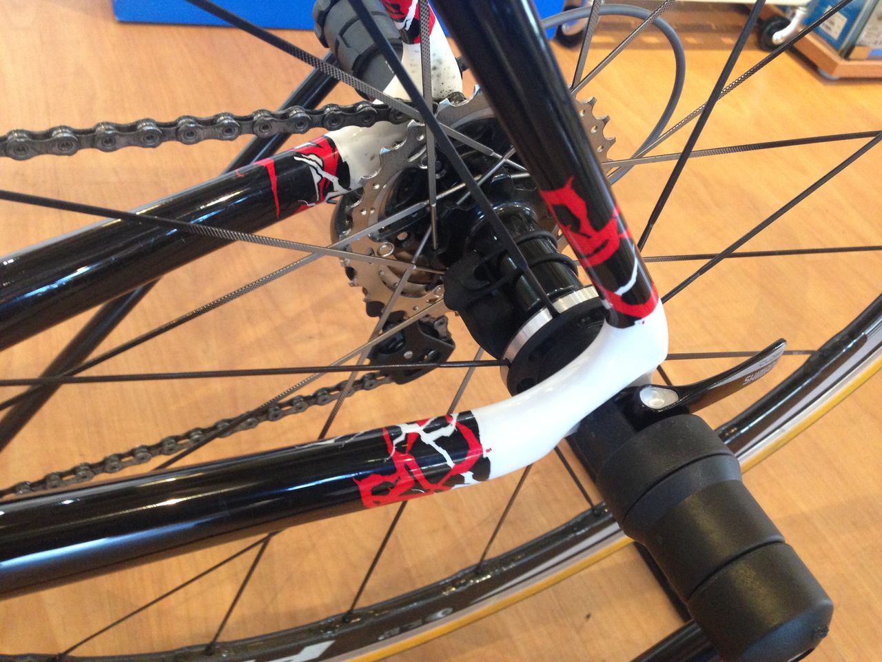 SBC 新着情報 : お客様のロードバイクをご紹介 S-WORKS TARMAC FS 「MEAN（限定カラー）」