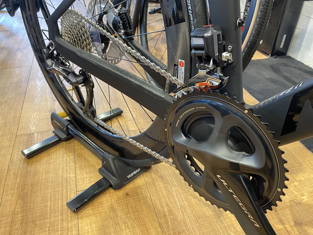 SBC 新着情報 : 最上級フレームCF5採用MERIDA「REACTO 8000-E」が入荷しました