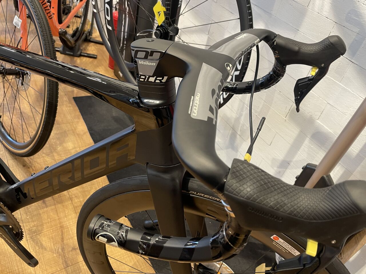 SBC 新着情報 : 最上級フレームCF5採用MERIDA「REACTO 8000-E」が入荷しました