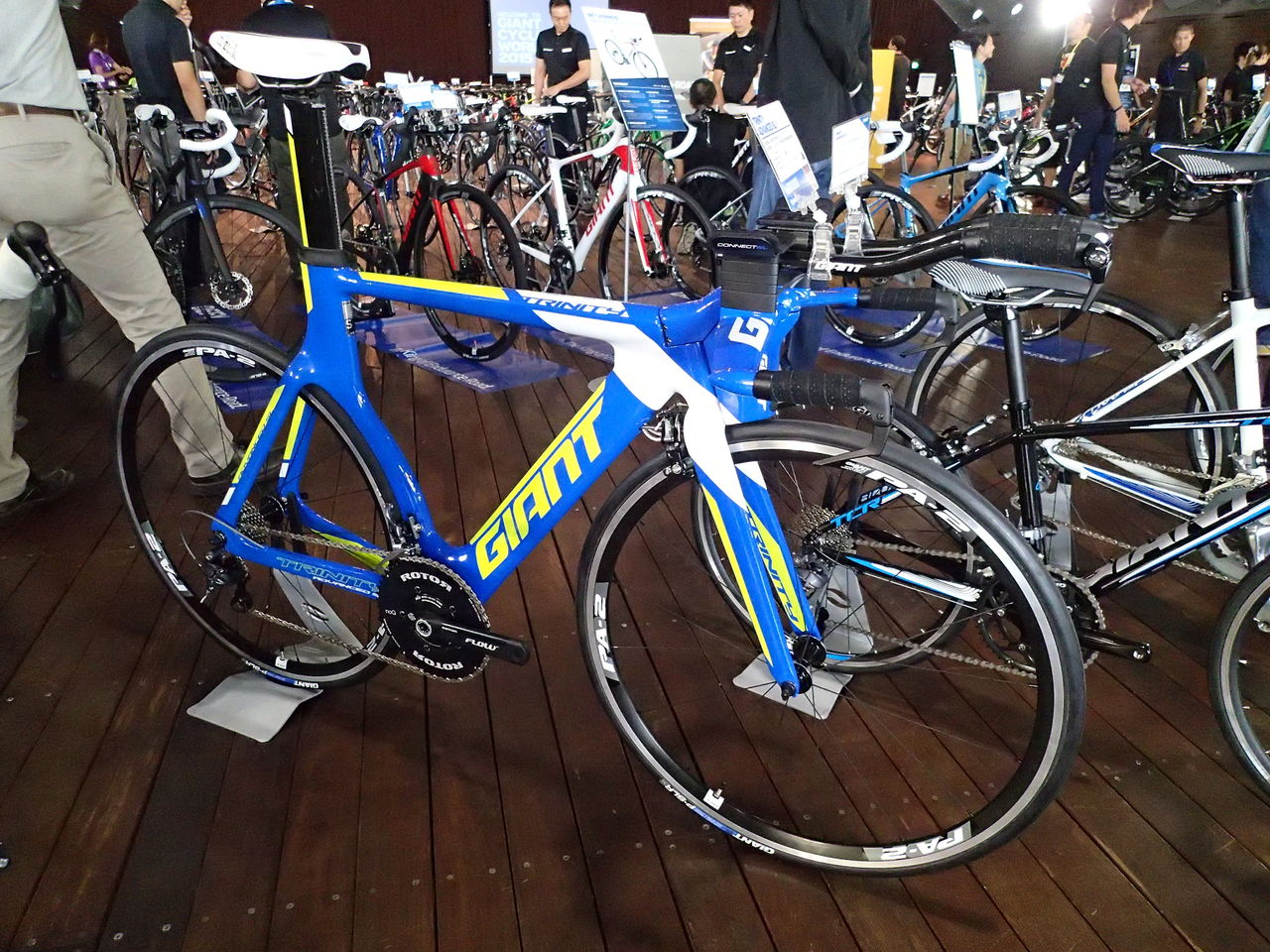 SBC 新着情報 : GIANT2015年モデル発表！TRINITY＆FCRシリーズ