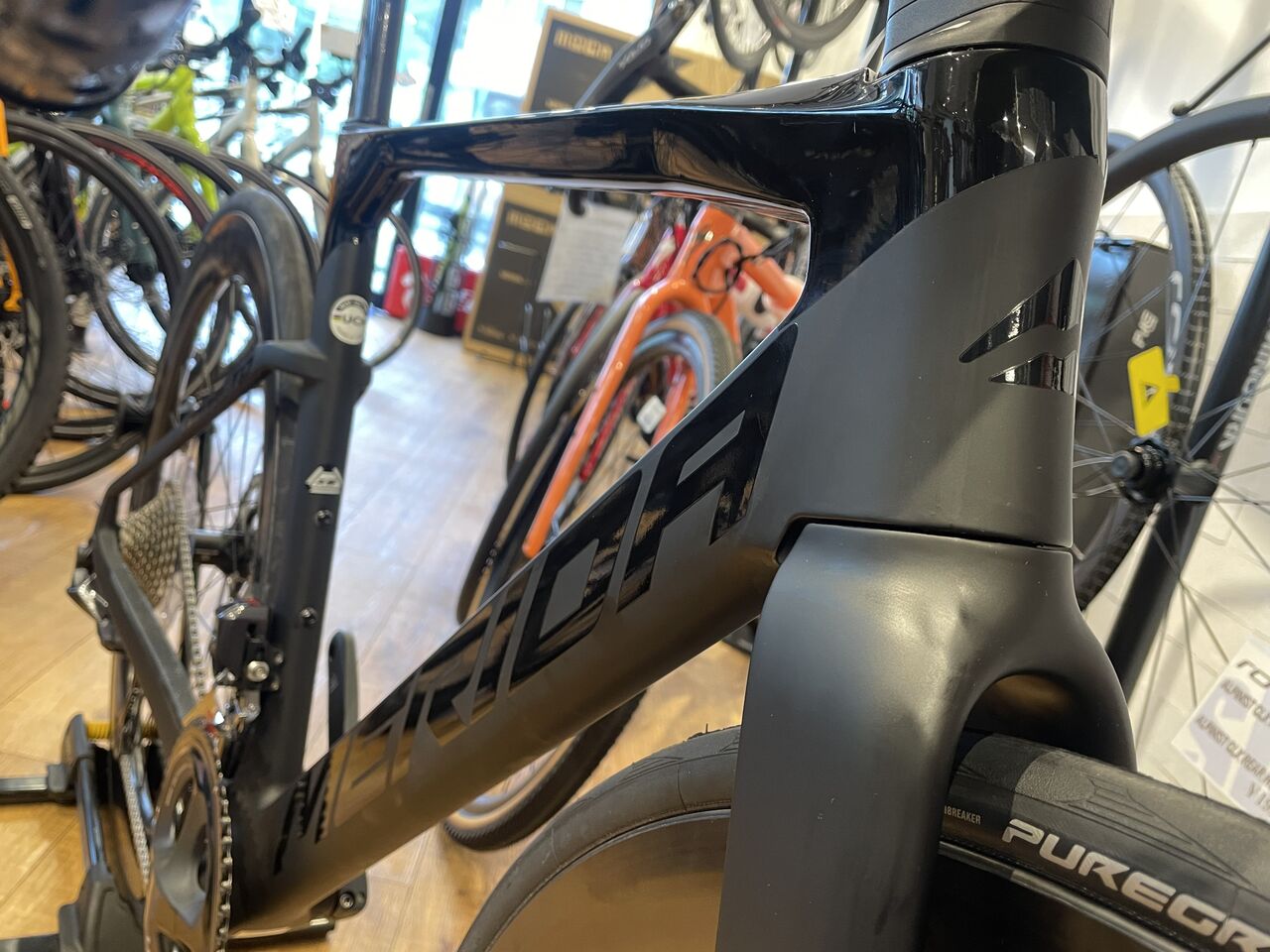 SBC 新着情報 : 最上級フレームCF5採用MERIDA「REACTO 8000-E」が入荷しました