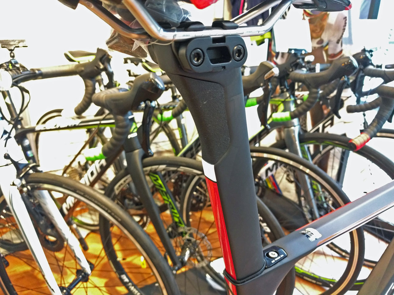 SBC 新着情報 : 【2018年モデル】REACTO6000入荷しました！【新型最上級CF4フレーム採用】