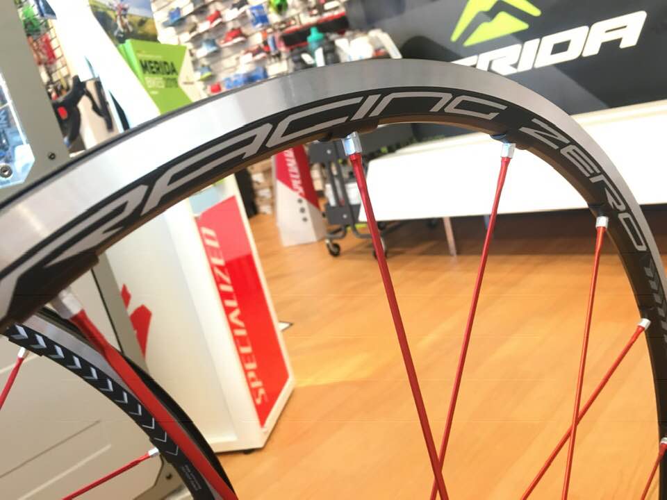 SBC 新着情報 : 極少数限定復刻生産！RACING ZERO REDスポーク入荷しました！