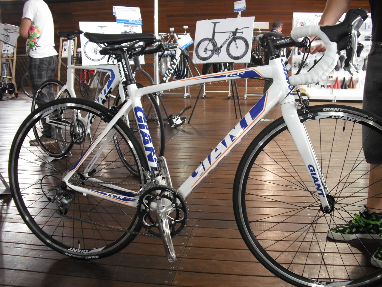 GIANT 2012年モデル展示会 ロードバイク編 PART2 : SBC GIANT 2012年モデル展示会 ロードバイク編 PART2 : SBC