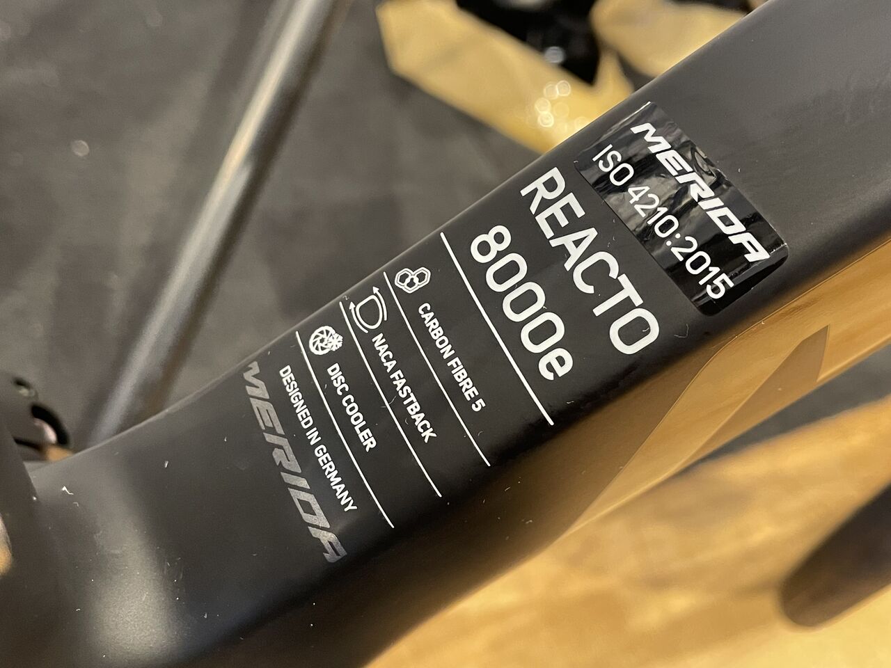 SBC 新着情報 : 最上級フレームCF5採用MERIDA「REACTO 8000-E」が入荷しました