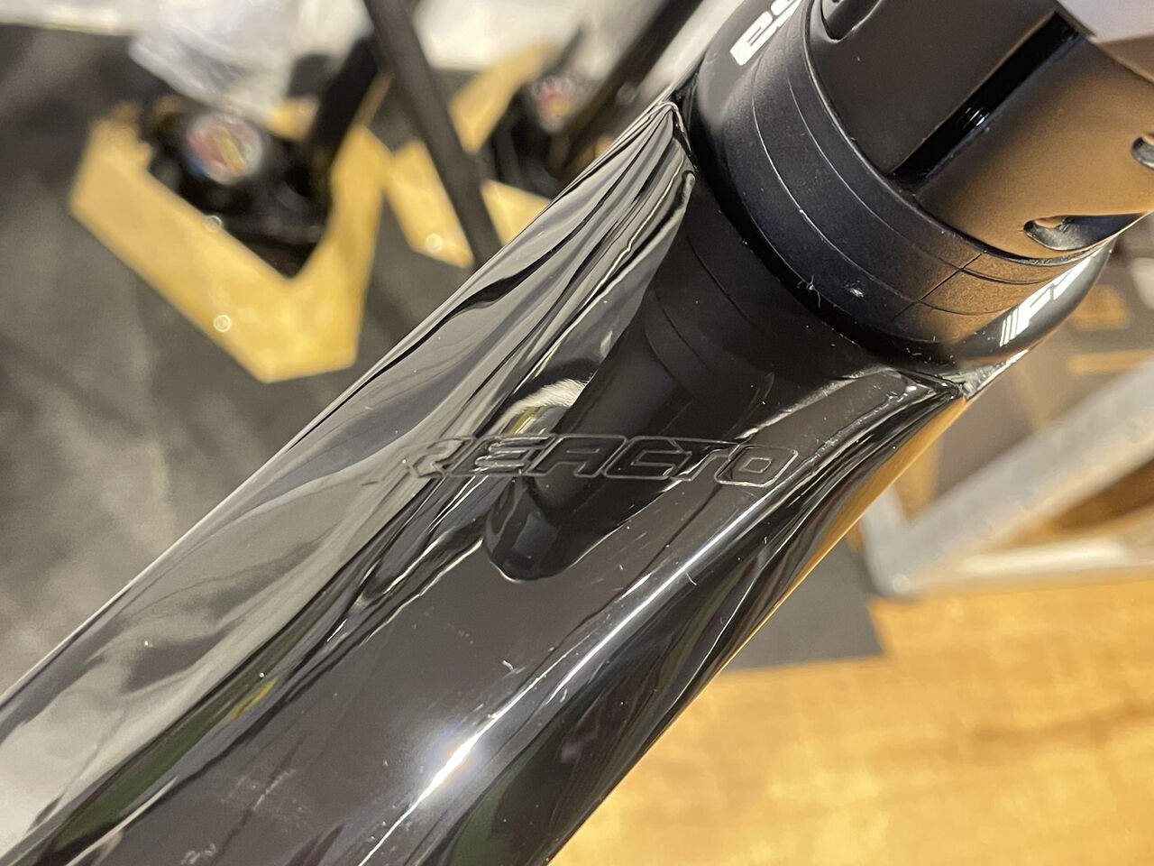 SBC 新着情報 : 最上級フレームCF5採用MERIDA「REACTO 8000-E」が入荷しました