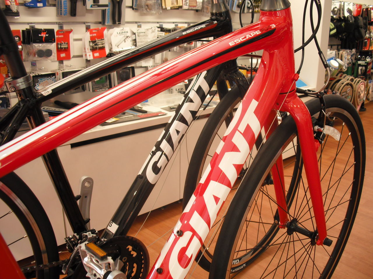 SBC 新着情報 : 大人気です。GIANT ESCAPE RX3