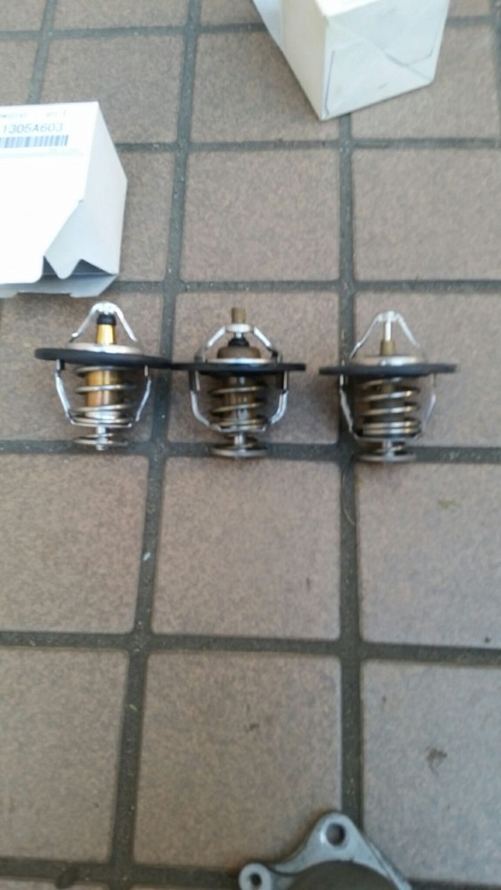 三菱GTO サーモスタットの交換です。 : 三菱GTO好きな私のぺージで〜す。見てくださいね