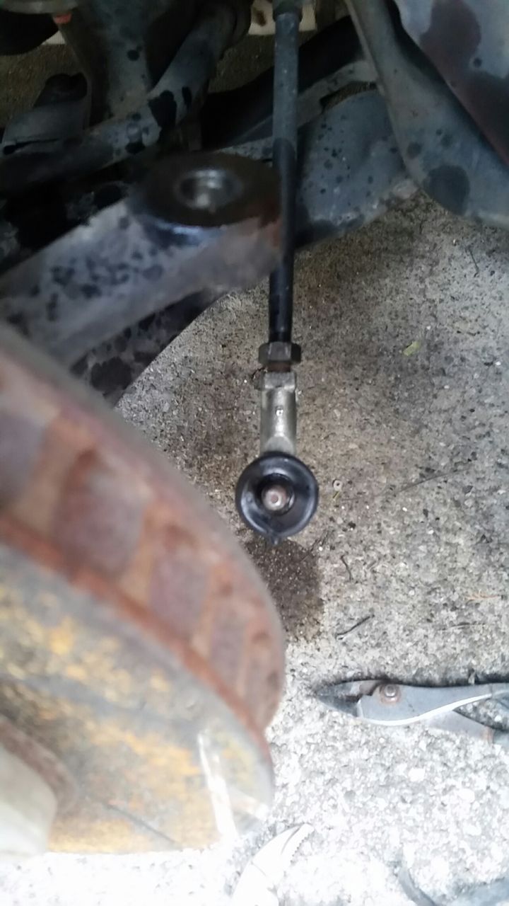 三菱GTO タイロッドエンド 助手席側の交換です。 : 三菱GTO好きな私のぺージで〜す。見てくださいね