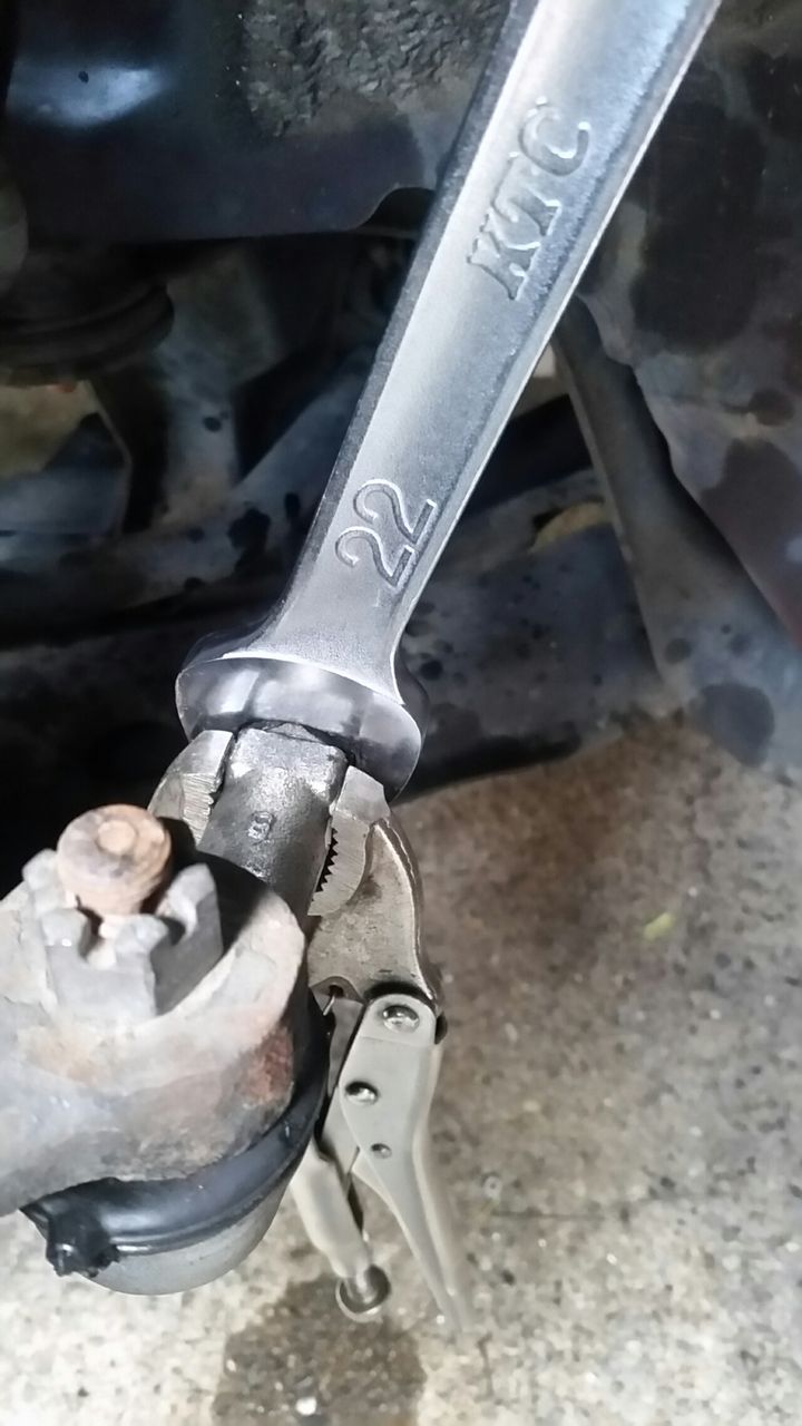 三菱GTO タイロッドエンド 助手席側の交換です。 : 三菱GTO好きな私のぺージで〜す。見てくださいね