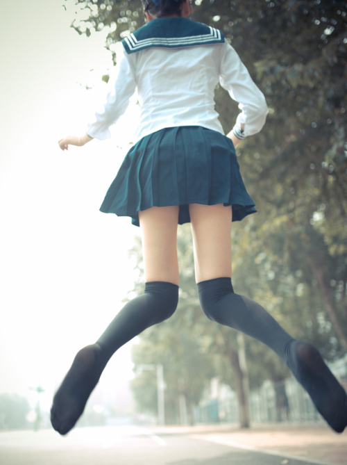 【ニーソlove】制服jkのニーハイソックス絶対領域画像 ニーソ大好き!エロ画像動画ブログ