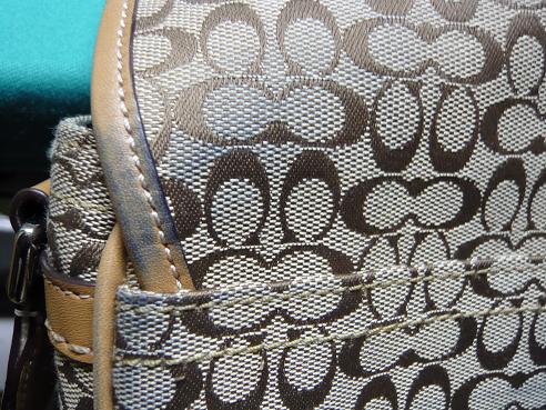 coach】コーチのバッグに付いたジーンズの色移りのシミ抜きと coach】コーチのバッグに付いたジーンズの色移りのシミ抜きと