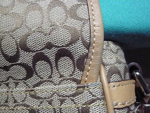 coach】コーチのバッグに付いたジーンズの色移りのシミ抜きと coach】コーチのバッグに付いたジーンズの色移りのシミ抜きと