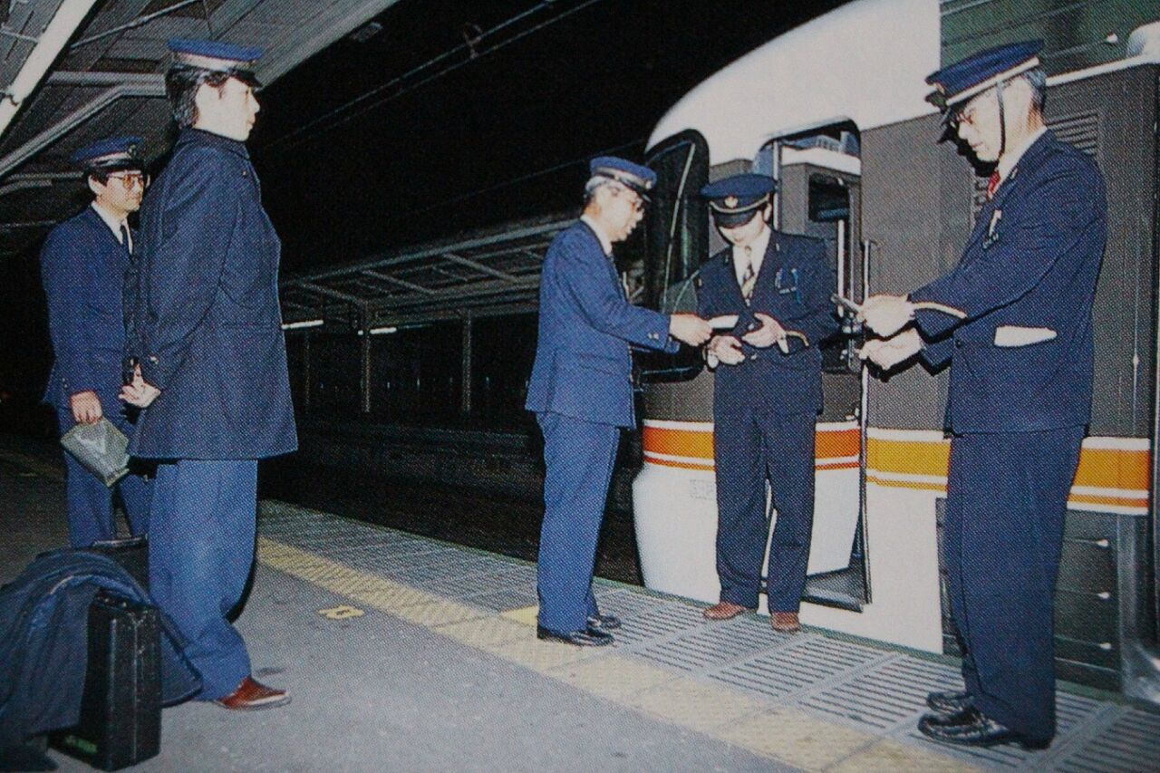 JR各社のオリジナル制服、2018年で制定30周年に【2】 : 札幌学院大学鉄道研究会OB会