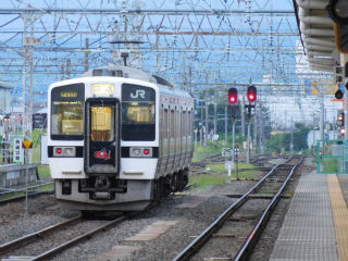 教師ラウンジへようこそ！ : 夕方の会津若松駅 キハE120系・キハ110系・719系など