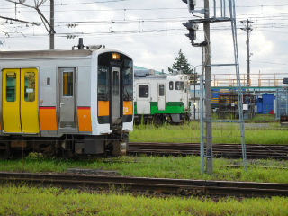 教師ラウンジへようこそ！ : 夕方の会津若松駅 キハE120系・キハ110系・719系など