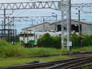 教師ラウンジへようこそ！ : 夕方の会津若松駅 キハE120系・キハ110系・719系など
