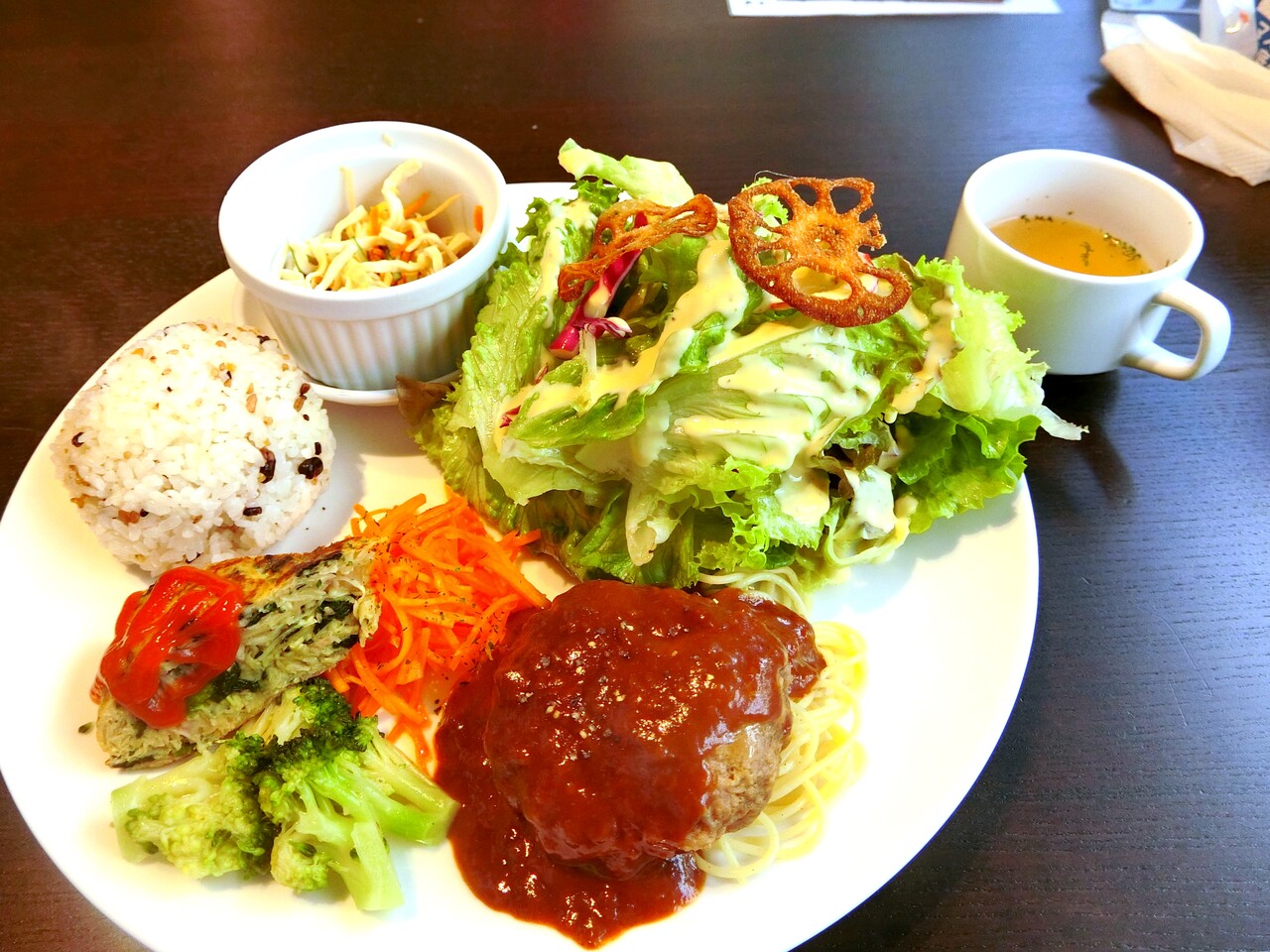 Cafe&Bar Lotta 弥生台店 ~ ハンバーグプレート : 柴ポチ Cafe&Bar Lotta 弥生台店 ~ ハンバーグプレート : 柴ポチ