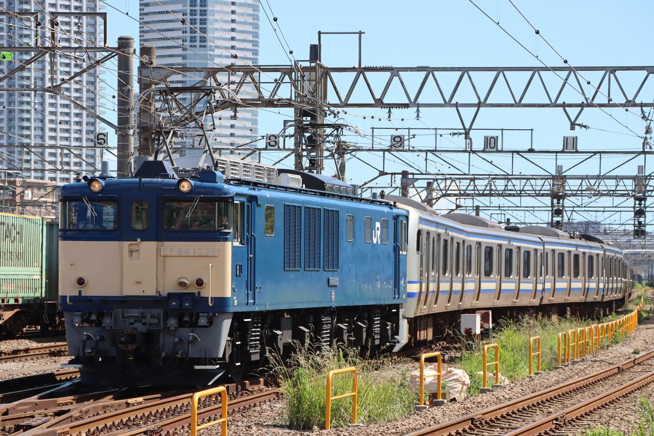 新鶴見界隈1092-2（E217系Y-40編成長野配給9441レ EF64 1030） : 新鶴見通信