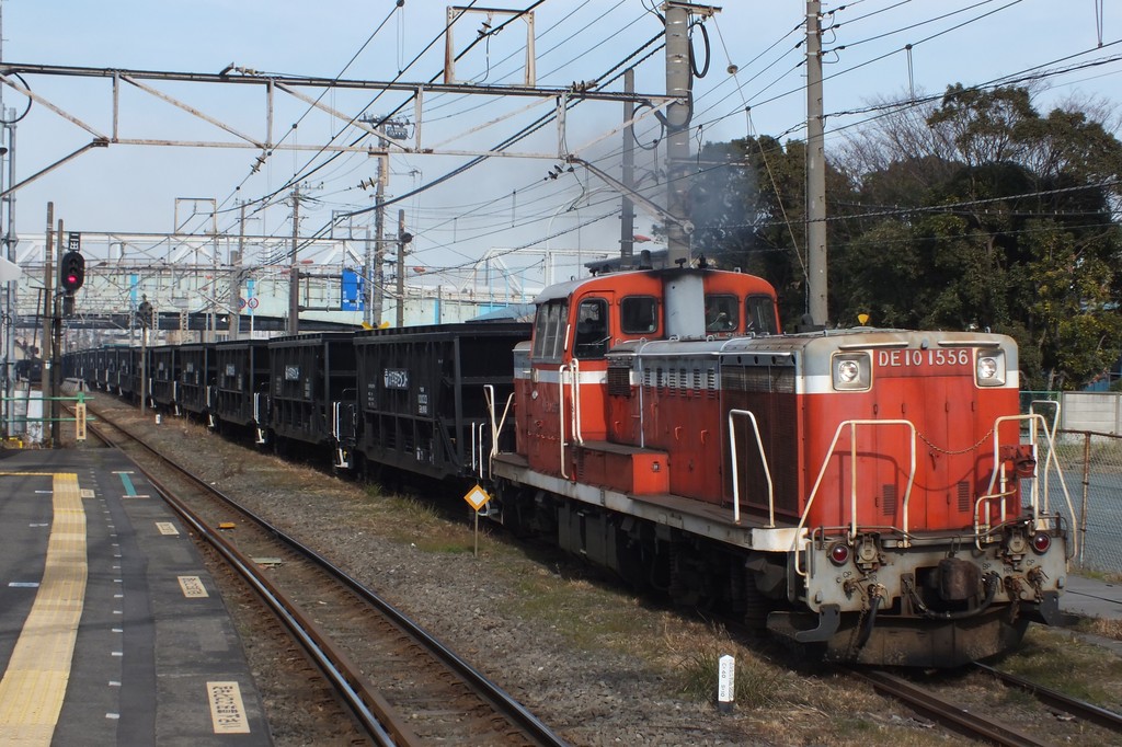 鶴見線 4-1（石炭返空専用5764レ DE10 1556） : 新鶴見通信