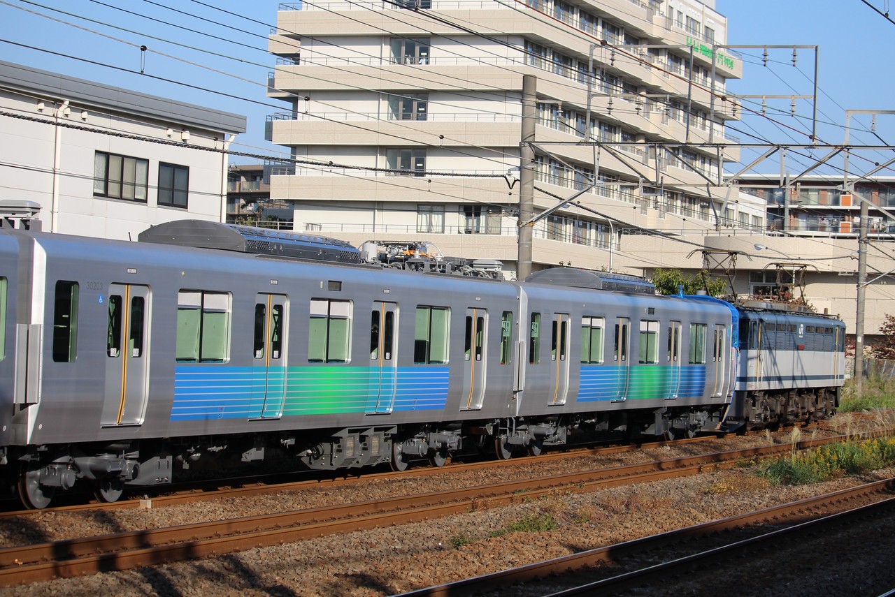 新鶴見界隈331-1（西武30000系30103F編成甲種9868レ EF65 2084） : 新鶴見通信