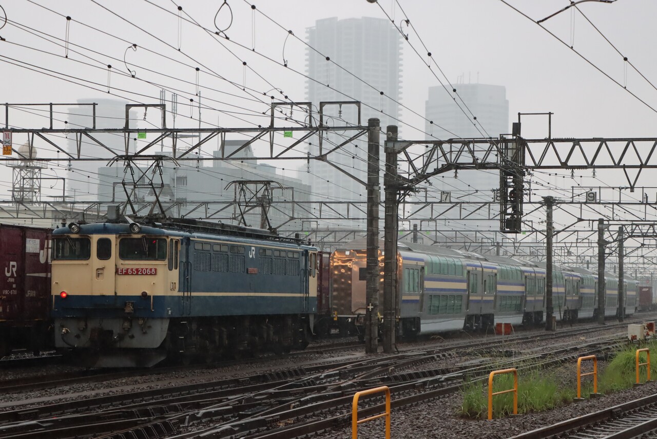 新鶴見界隈1082-2（E235系グリーン車甲種9771レ EF65 2068） : 新鶴見通信